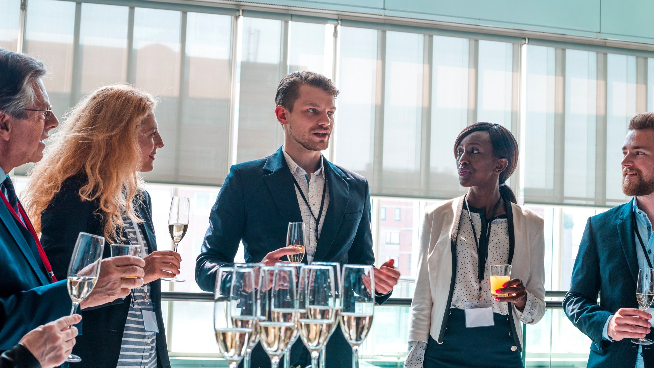 Qué es y cómo organizar un evento corporativo | Tipos y Ejemplos